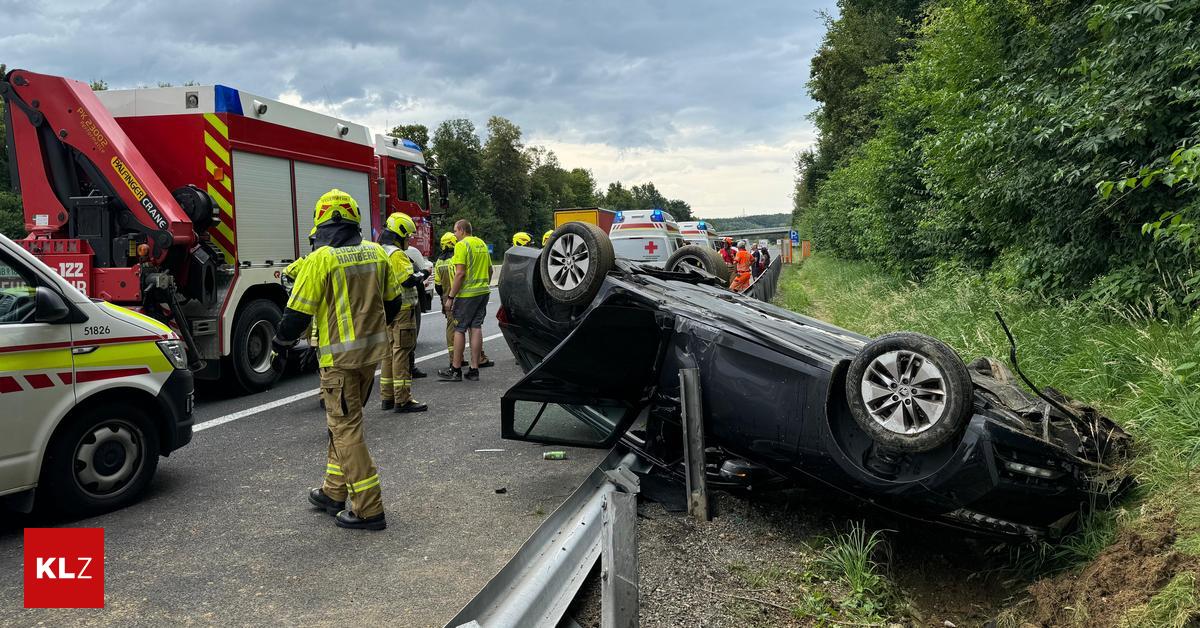 A2: Auto mit vier Insassen überschlug sich und blieb am Dach liegen